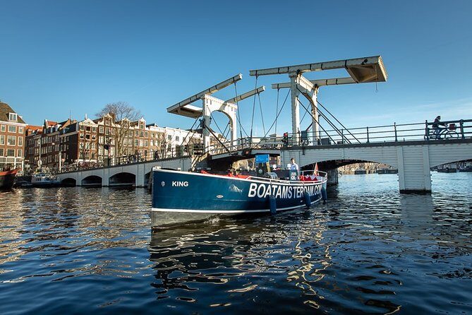 Amsterdam Open Boat Cruise with Live Guide and Two Drinks - The Drinks and Atmosphere