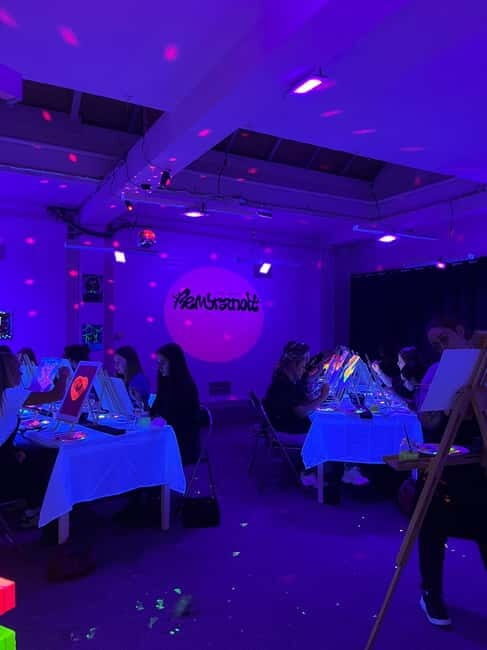 Amsterdam: Paint and Sip in the Dark at Rembrandt van Wine - FAQ