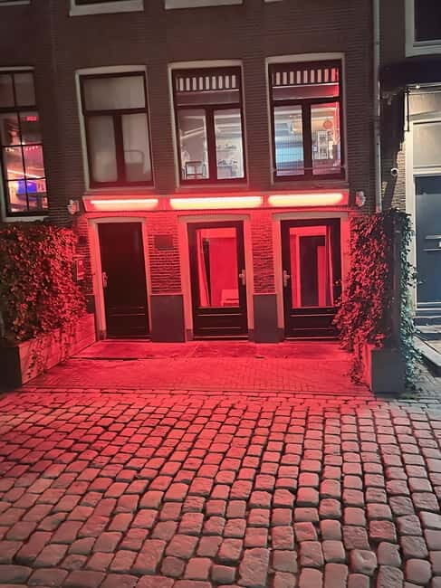 Amsterdam: Red Light District Tour in German/English for groups of 4 or more - Detailed Breakdown of the Itinerary  