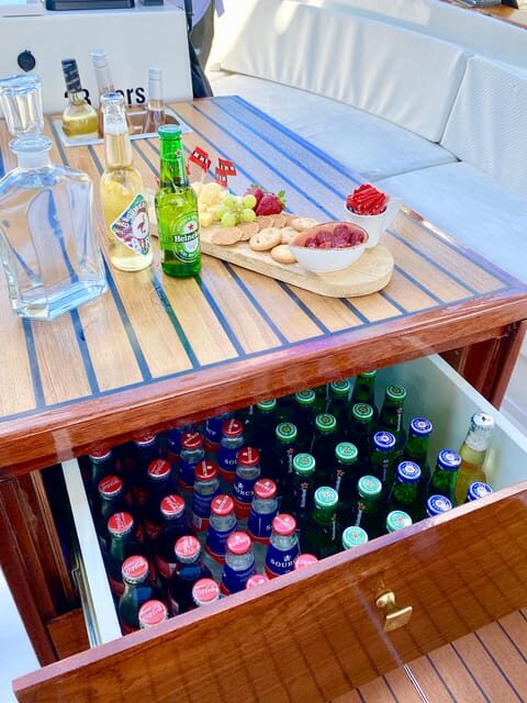 Amsterdam Small Group Canal Cruise inc Snacks/Drinks Winter - Key Points