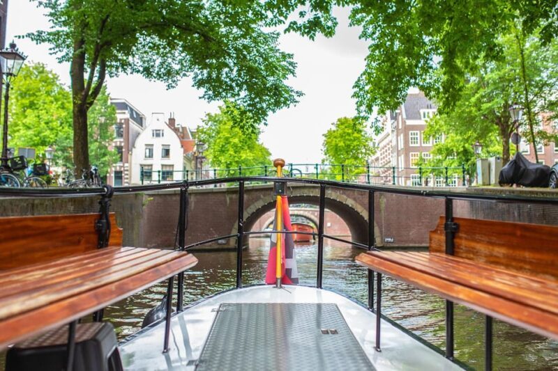 Amsterdam: Small-Group Canal Cruise incl. Drinks and Snacks - FAQs