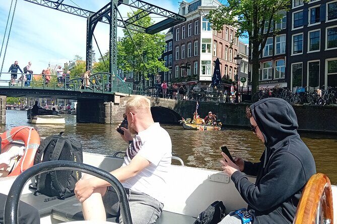 Amsterdam: Smoke Friendly Cruise - Who Is This Tour Best For?