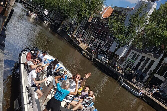Amsterdam The Bulldog Boat Smoke Friendly Cruise + 2 drinks - The Crew & Guides: Entertainment and Insights
