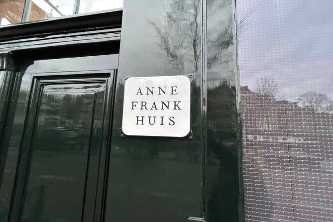 Anne Frank's Last Walk & See Anne Frank House in Virtual Reality - Johnny Jordaanplein and Folk Singer Square