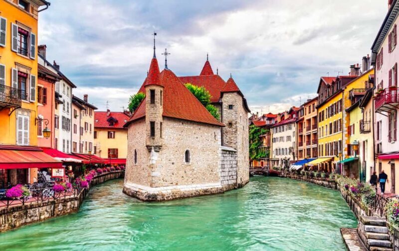 Annecy: Express Walk with a Local in 60 minutes - Key Points