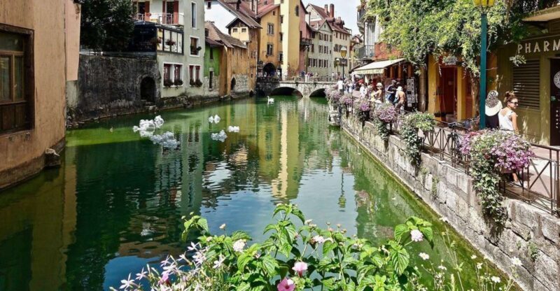 Annecy: Private Guided Tour - Discover "Venice of the Alps" - Exploring Annecy: An Authentic Journey through the “Venice of the Alps”