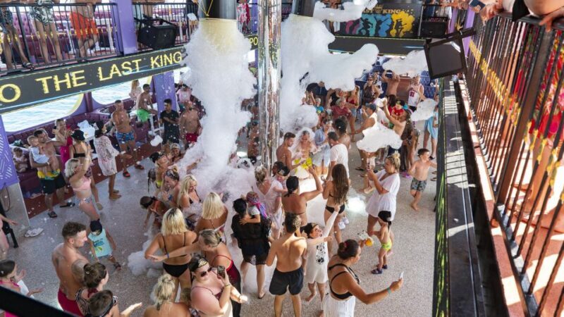 Antalya/Kemer: Pirate Party Boat Trip w/Lunch incl. Transfer - Lunch: A Classic BBQ on Deck