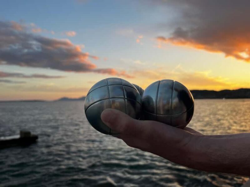 Antibes : Play Pétanque by the sea with a passionate host - Key Points