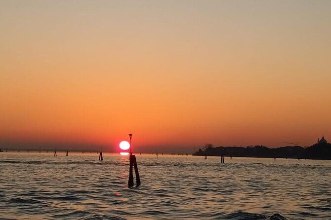 Aperitif at sunset in the Venice lagoon on a private boat. - FAQ