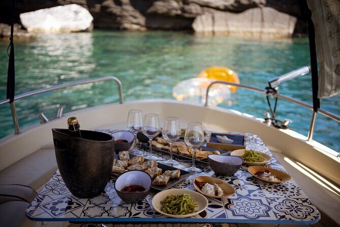 Aperitif on a boat at sunset, Porto Venere and islands - Exploring the Itinerary in Depth