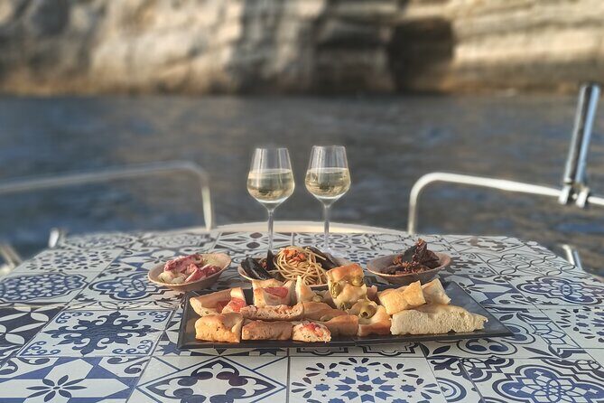 Aperitif on a boat at sunset, Porto Venere and islands - Who Will Love This Tour?