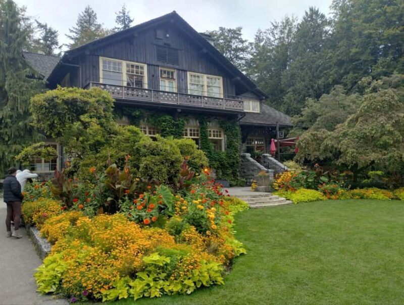 Aquarium & StanleyPark+20 Gem Spots+City/Vip Car+Small Group - Who Will Love This Tour?