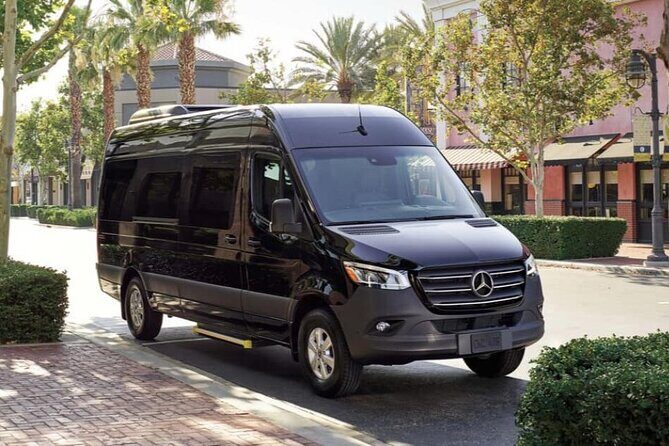 Arrival by Private SUV or Bus from Toronto YYZ Airport to Toronto - Key Points