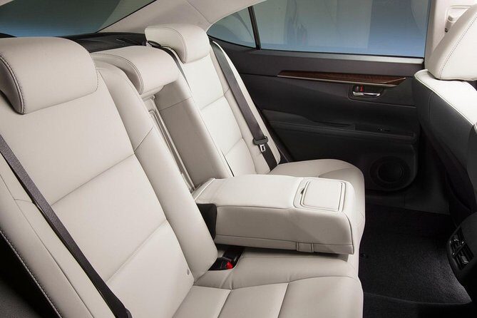 Arrival Private Transfe Toronto YYZ Airport to Toronto by Sedan - An Honest Look at the Private Airport Transfer Experience