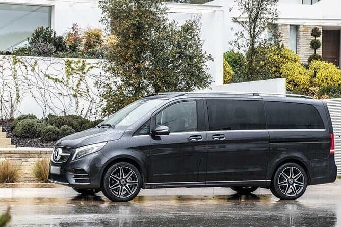Arrival Private Transfer: Auckland Airport AKL to Auckland City by Luxury Van - Detailed Look at the Service Features