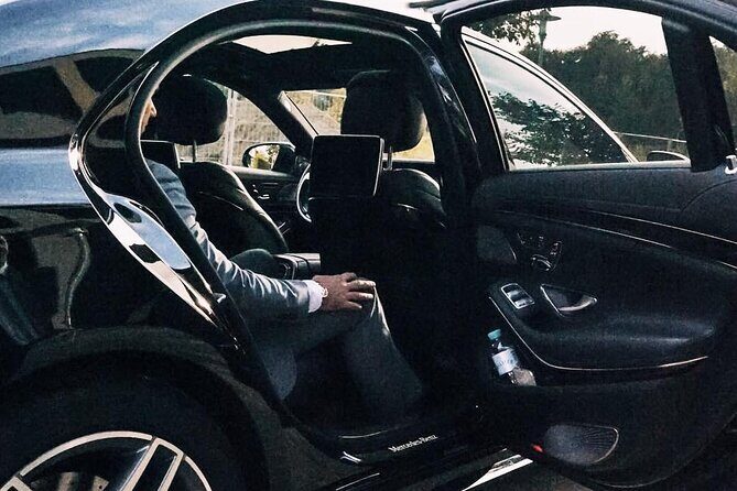 Arrival Transfer: Airport OOL to Gold Coast by Business Car - What Makes This Transfer Stand Out?