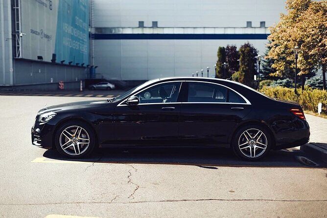 Arrival Transfer: Madrid Airport MAD to Madrid by Business Car - A Closer Look at the Experience