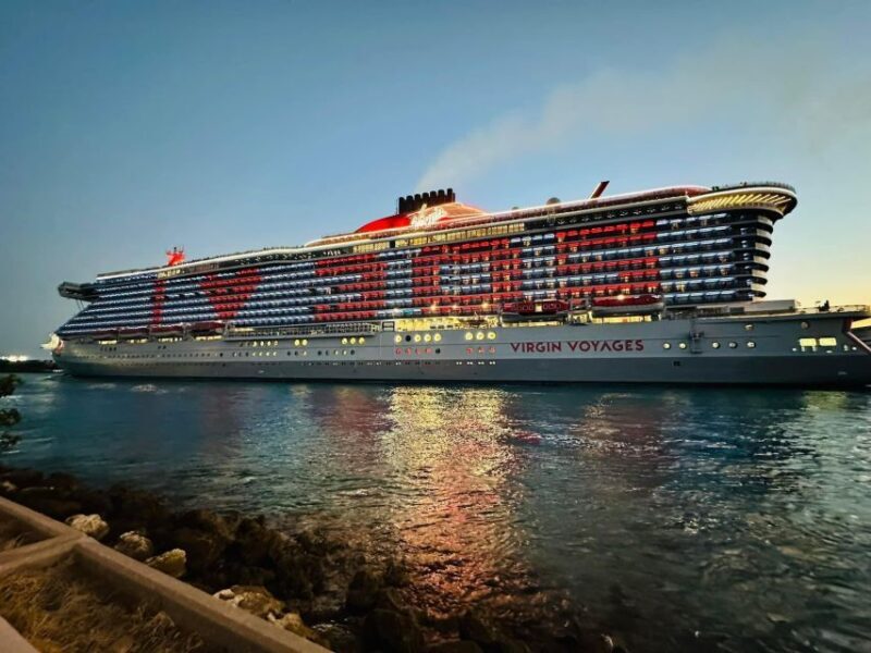 Art Deco, History and Crime Bike Tour with Design Enthusiast - A Closer Look at the Art Deco, History, and Crime Bike Tour