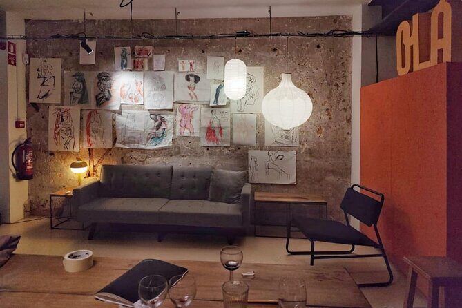 Art & Sip with Live Model - Who Will Love This Tour?