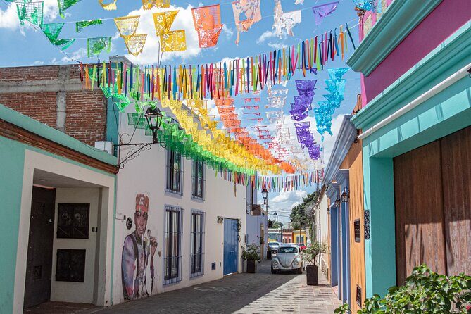 Art walk & Cacao delight - Artist Studios and Local Murals