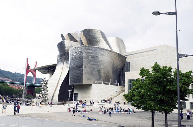 Artist-Guided Tour of the Guggenheim Museum - FAQs