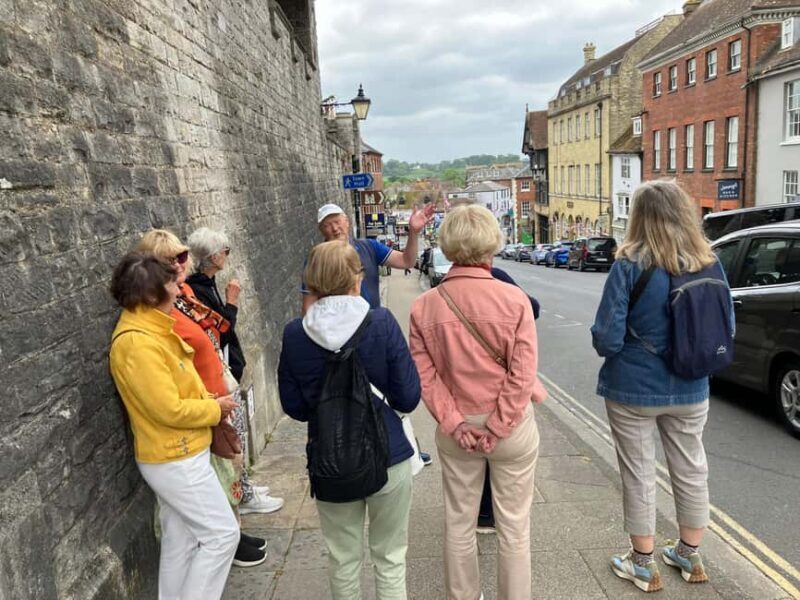 Arundel: Guided Walking Tour of Town History - The Experience: A Step-by-Step Look