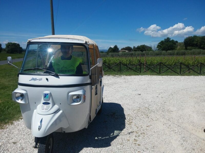 Assisi: Panoramic Tuk Tuk Tour - Exploring Assisi in a Vintage Style