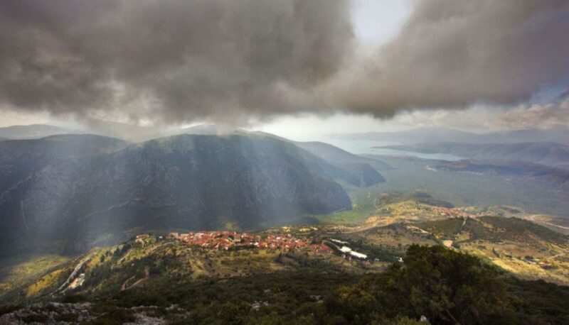 Athens: Delphi, Corycian Cave, and 300 Battlefield Day Trip - Who Is This Tour Best For?