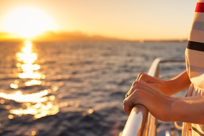 Athens: Island Swimming Day CruiseDJ, Lunch & Drinks incl. - Key Points