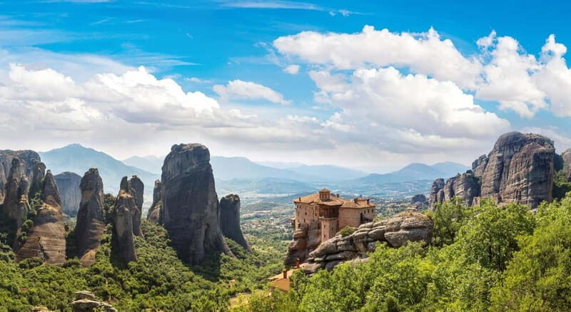Athens: Meteora Day Trip in Spanish with Live Guide & Lunch - Who Should Consider This Tour?
