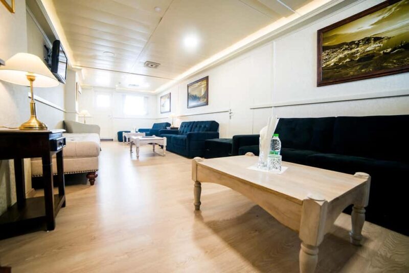 Athens: VIP Swimming Cruise to three islands - The Meal and Drinks: A Highlight for Many