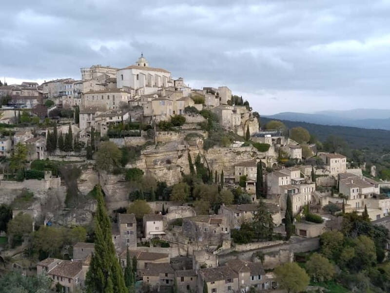 au départ Avignon 1/2 journée dans les villages de Provence - Flexibility and Booking