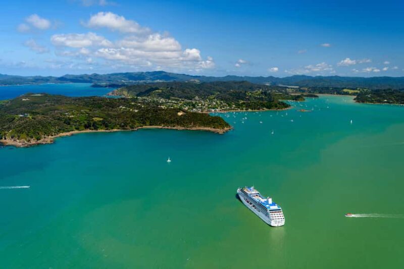 Auckland: Bay of Islands Day Tour with Dolphin Cruise - Key Points