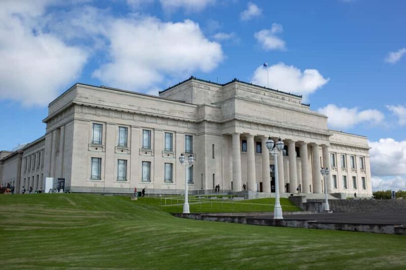 Auckland: City Tour with Wine Tasting and Black Sand Beach - An In-Depth Look at the Auckland City Tour with Wine and Black Sand Beaches