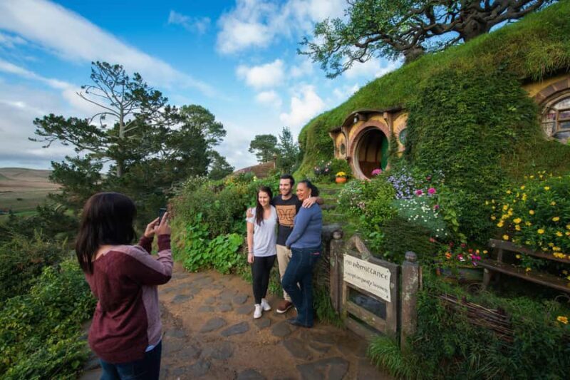 Auckland: Hobbiton and Rotorua Day Tour including Te Puia - Who Will Love This Tour?