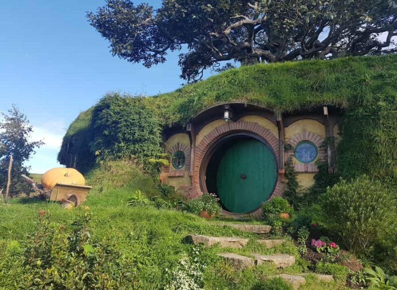 Auckland: Hobbiton, Rotorua, Waiotapu and Waitomo 3-Day Tour - Key Points