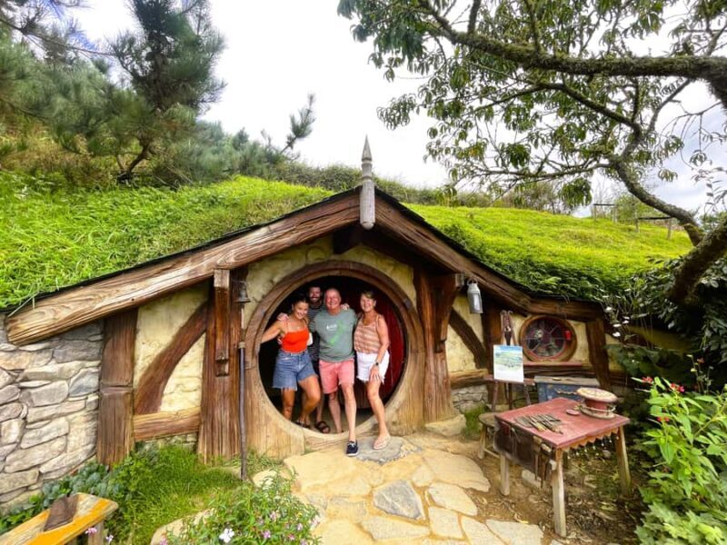 Auckland: Hobbiton & Waitomo Caves Small-Group Tour & Lunch - A Full-Day Adventure with a Perfect Mix of Film and Nature