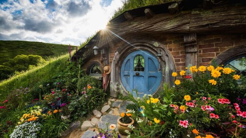 Auckland: Hobbiton & Waitomo Caves Small-Group Tour & Lunch - Lunch — A Tasty Highlight