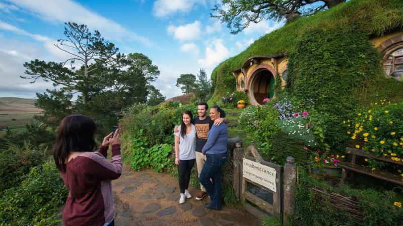 Auckland: Hobbiton & Waitomo Caves Small-Group Tour & Lunch - The Sum Up