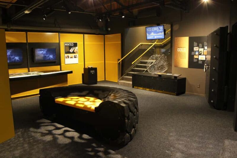 Auckland: Karangahake Gorge & Waihi Gold Explorer Tour - Transport and Group Size