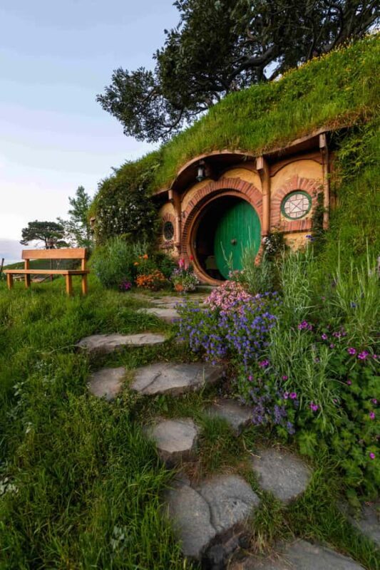 Auckland: Private Hobbiton Movie Set & Waitomo Caves Tour - Discover New Zealand’s Cinematic and Natural Wonders on a Private Hobbiton & Waitomo Tour