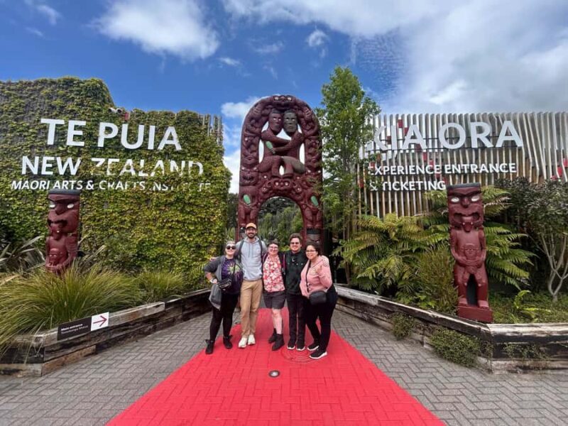 Auckland: Rotorua Highlights with Te Puia Tour, Show & Lunch - Key Points