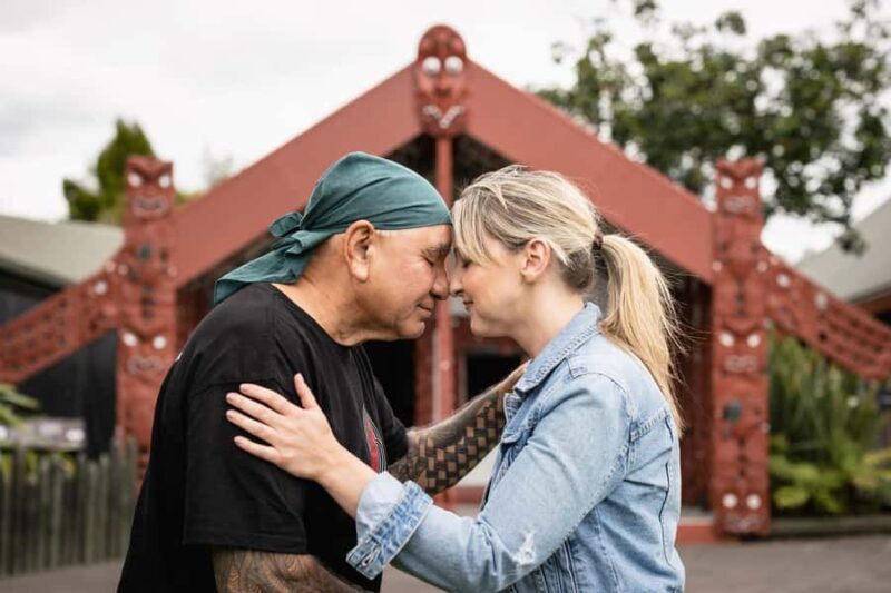 Auckland: Rotorua Highlights with Te Puia Tour, Show & Lunch - Transportation and Group Size