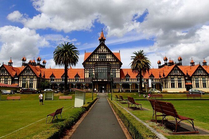 Auckland to Rotorua, Hobbiton and Waitomo 1 Way Small Group Tour - The Sum Up