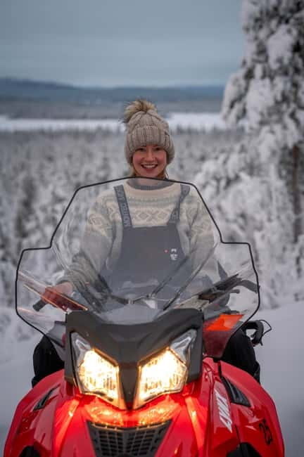 Aurora Hunt on Snowmobile - small groups - Key Points
