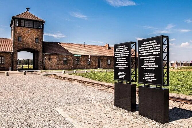 Auschwitz-Birkenau & Salt Mine Day tour - Key Points
