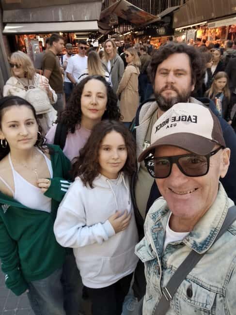 Authentic private tour of Barcelona in French - Key Points