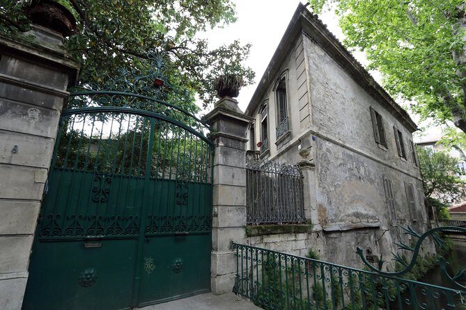 Avignon's history, local culture & the wines of Châteauneuf du Pape private tour - Practical Tips for Booking