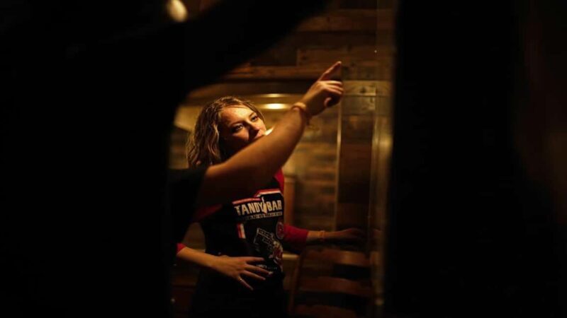 Bakersfield: Mystery at the Lost Point Lodge - The Experience and Atmosphere