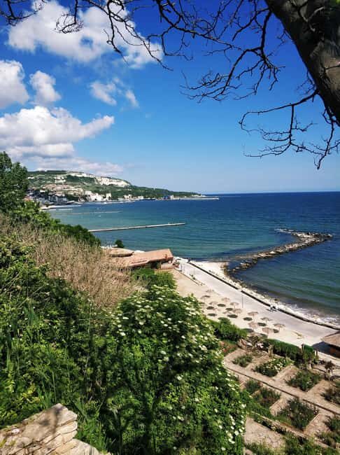 Balchik: 4-Hour Black Sea Cruise With Lunch and Drinks - The Highlight: Food and Drinks on Deck